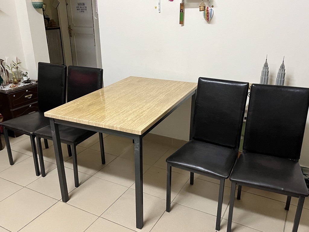 DINING TABLE WITH CHAIR | Mums in Bahrain
